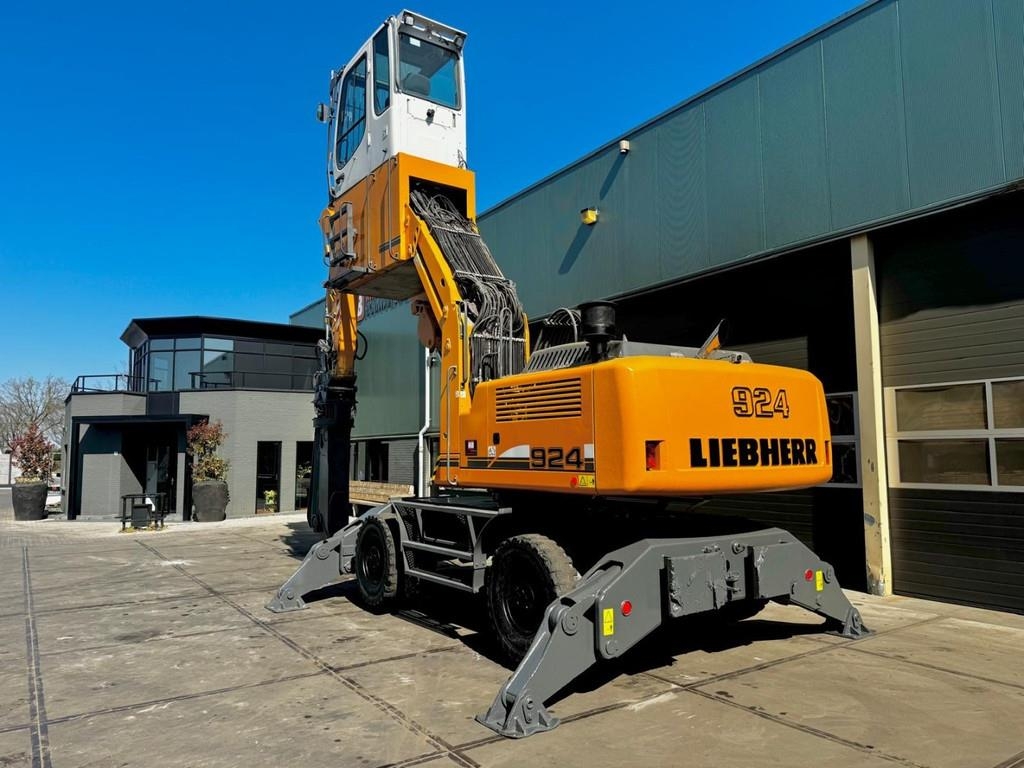 Liebherr A 924 C - Middeldorp Bouwmachines B.V.